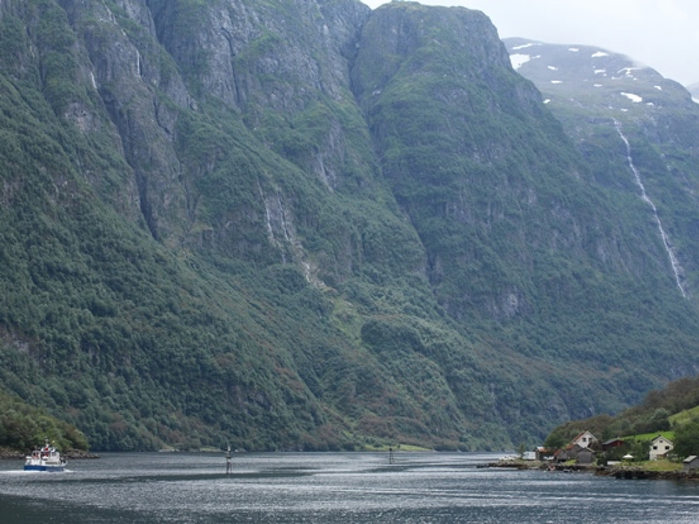 Bezienswaardigheden in Flåm | Flåmsbanen en Naeroyfjord
